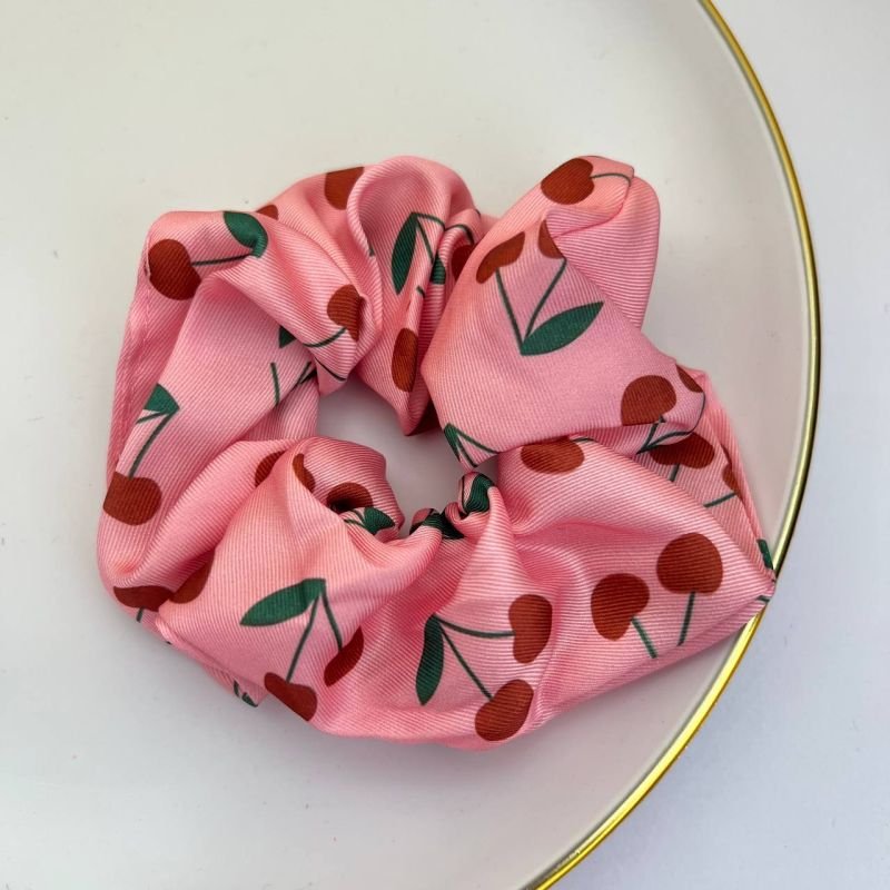 Miss Store | Acessórios Atacado - SCRUNCHIE CHERRY VINHO ROSA